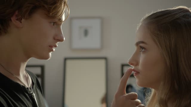 Watch Total Eclipse S02:E01 - Solar Eclipse Free TV | Tubi