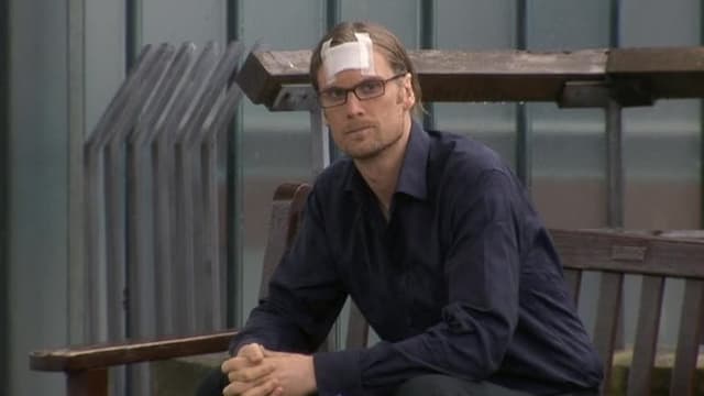 Watch Green Wing S02:E09 - Christmas Special Free TV | Tubi