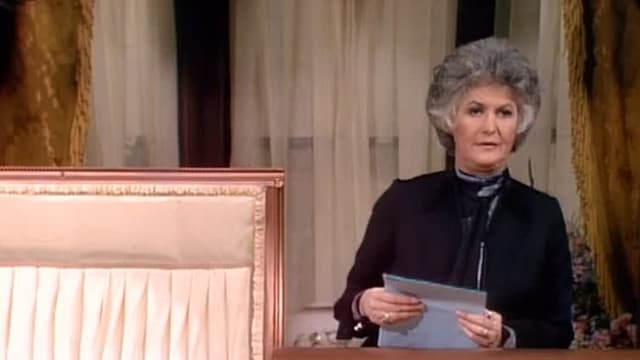 Watch Maude S06:E621 - Maude's Big Move (Pt. 2) Free TV | Tubi