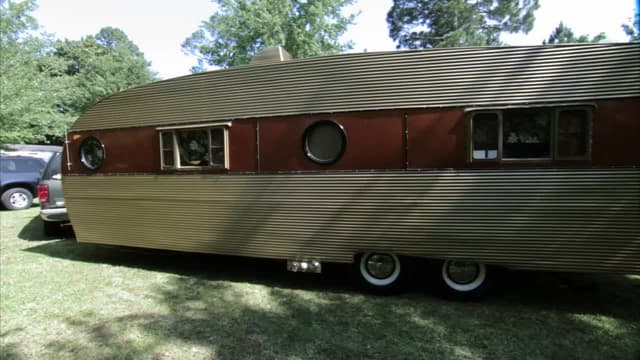 Watch Extreme RVs S02:E02 - Foretravel Iron Horse - Free TV Shows | Tubi