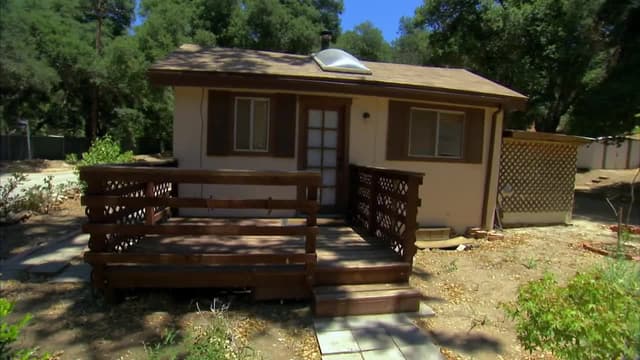 Watch Tiny House Hunters S04:E04 - Going Small in California - Free TV ...