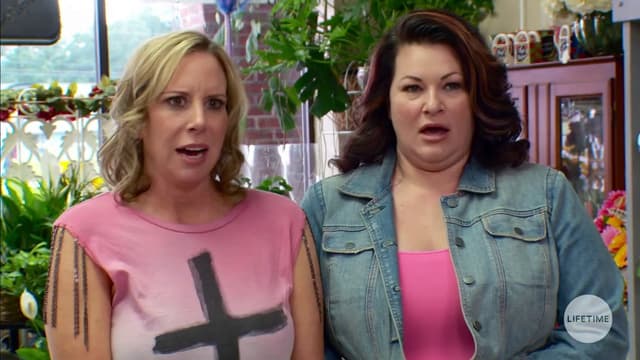 Watch Double Divas S02:E03 - Camo & Corsets Free TV | Tubi