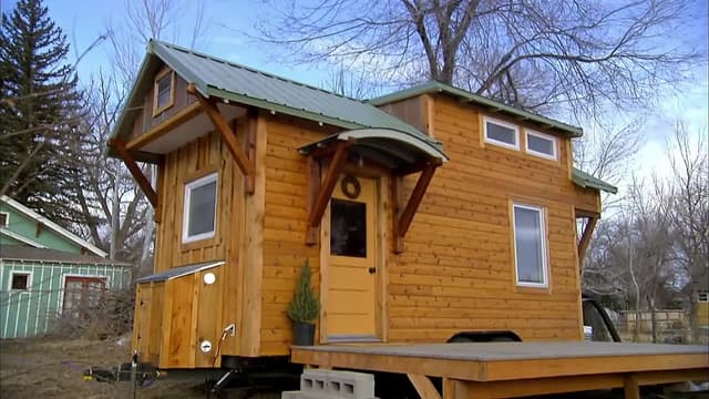 Watch Tiny House Hunters S03:E21 - Outdoorsy Couple Goes Tiny - Free TV ...