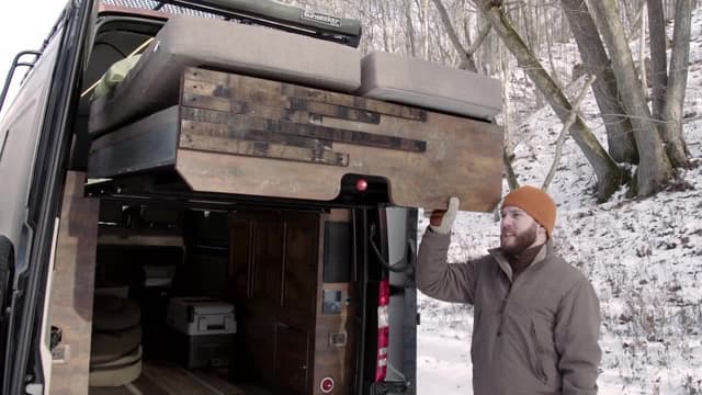 Watch Extreme RVs S05:E12 - On the Road Again - Free TV Shows | Tubi