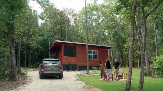 Watch Tiny House Hunting S04:E16 - A Tiny Home for T - Free TV Shows | Tubi