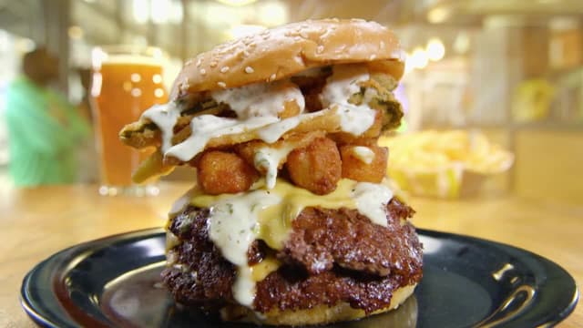 Watch Food Paradise S11:E05 - Bucket List Burgers - Free TV Shows | Tubi