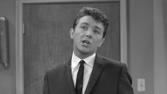 Watch The Dick Van Dyke Show S02:E27 - Racy Tracy Rattigan Free TV | Tubi