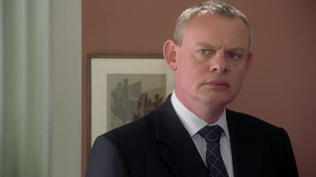 Watch Doc Martin (Español) S02:E06 - La Forma De La - Free TV Shows | Tubi