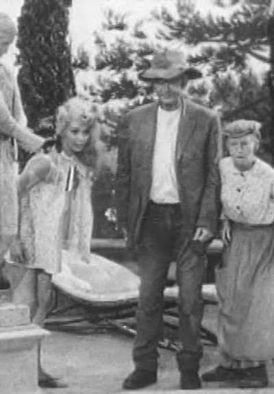 Watch The Beverly Hillbillies S01:E07 - The Clampetts Get Cu Free TV | Tubi