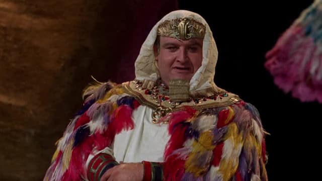 Watch Batman S03:E26 - Minerva, Mayhem and Millionaires Free TV | Tubi