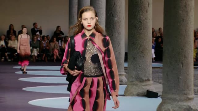 Watch Videofashion News Season 41 - Free TV Shows | Tubi