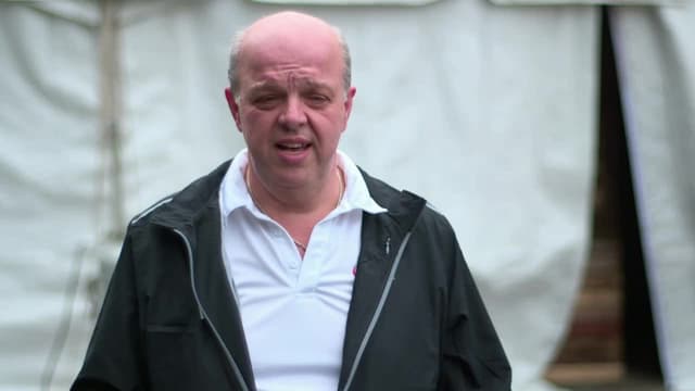 Watch Cake Boss S14:E11 - Creepy Crawly Cake - Free TV Shows | Tubi