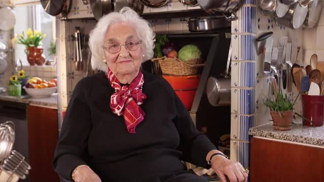 Watch Lidia's Kitchen S05:E508 - The Roast - Free TV Shows | Tubi