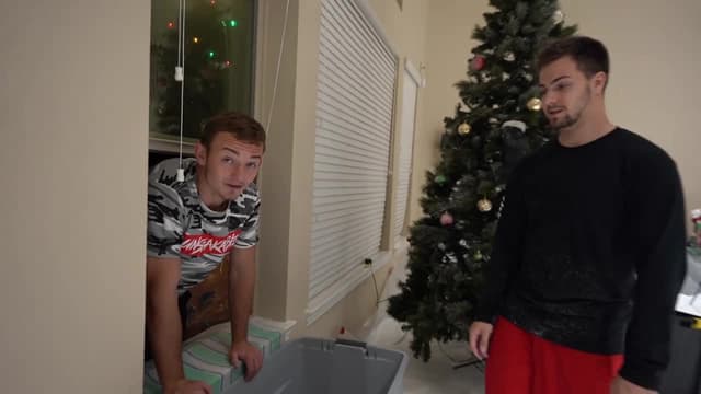 Watch Unspeakable S08:E08 - Making Oddly Satisfying Christmas Slime ...