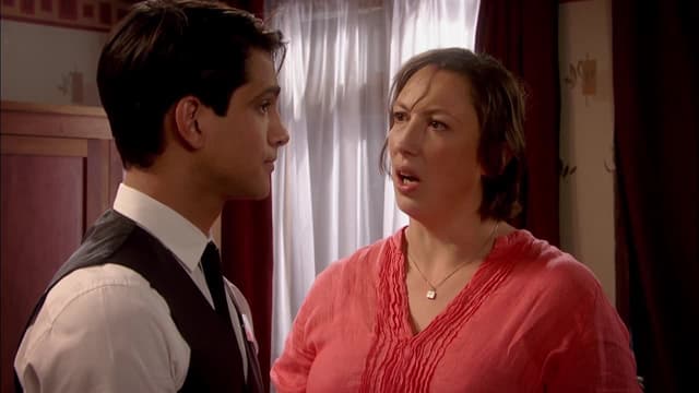Watch Miranda S03:E03 - The Dinner Party - Free TV Shows | Tubi
