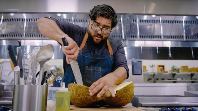 Watch Bong Appétit S03:E01 - Pot Chef Free TV | Tubi