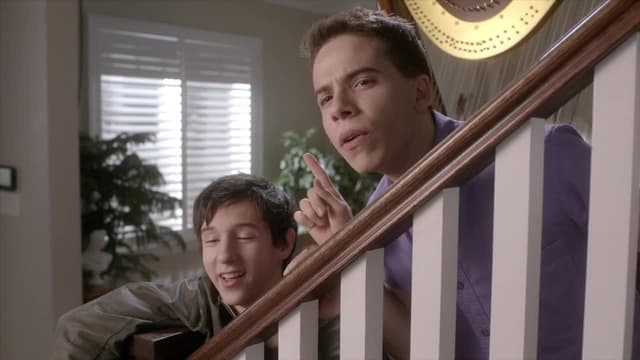 Watch Raising Expectations (Sub Esp) S02:E05 - Los Nerds Y Las Abejas ...