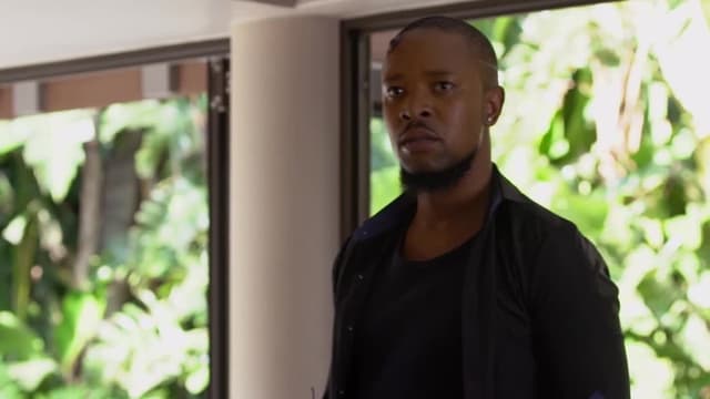 Watch The Queen S01:E150 - “Smitten” - Free TV Shows | Tubi