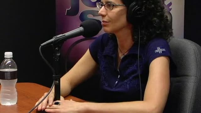 Watch Here With Josh & Sara S01:E04 - Andrea Askowitz Free TV | Tubi