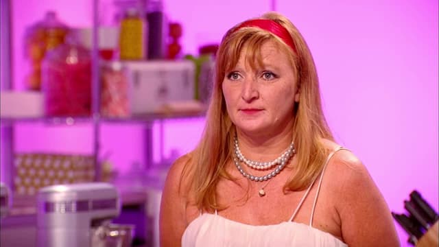 Watch Cupcake Wars S07:E05 - Cheerleader Cupcakes - Free TV Shows | Tubi