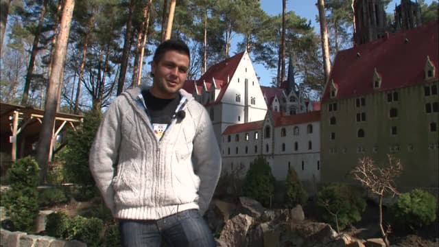 Watch Tracks Ahead S09:E06 - Entertainment Junction - Free TV Shows | Tubi