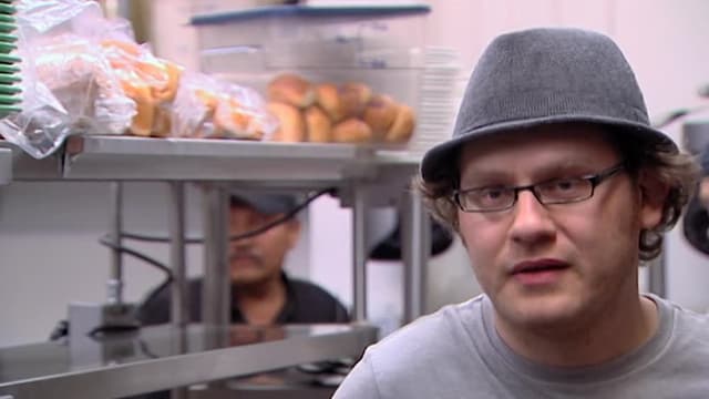 Watch Kitchen Nightmares S04:E06 - Burger Kitchen (Pt. 1) - Free TV ...