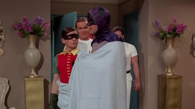 Watch Batman S03:E26 - Minerva, Mayhem and Millionaires Free TV | Tubi