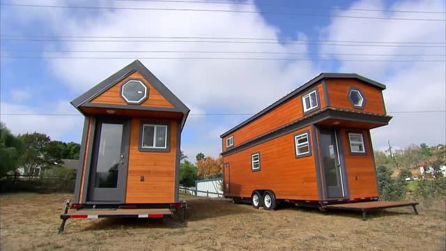 Watch Tiny House Hunters S04:E06 - Medieval Enthusiasts Go Tiny - Free ...